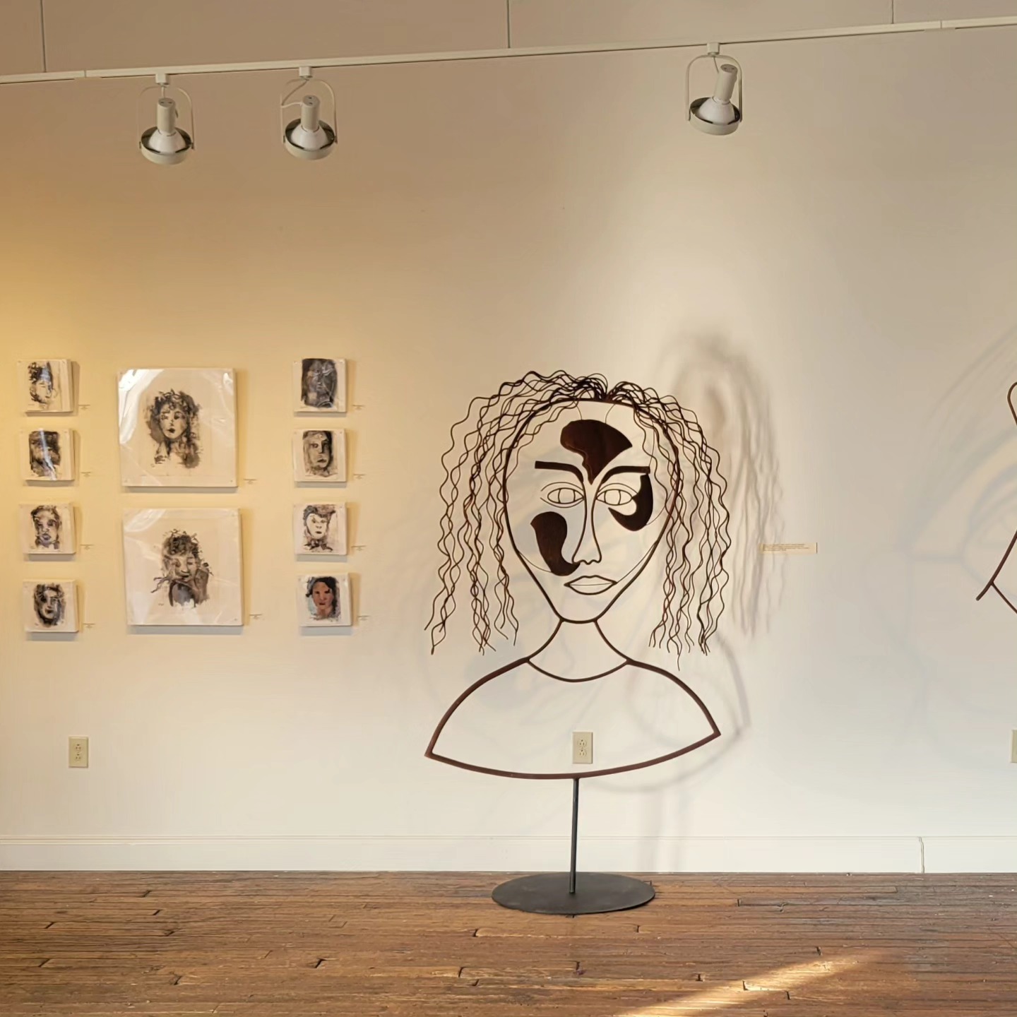 Steve Davis & Lorrie Lane Exhibition: Big Heads, Small Faces – Sunheart